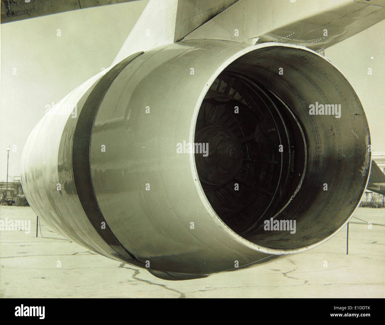 The Convair 880 was a commercial jetliner developed by Convair in the ...