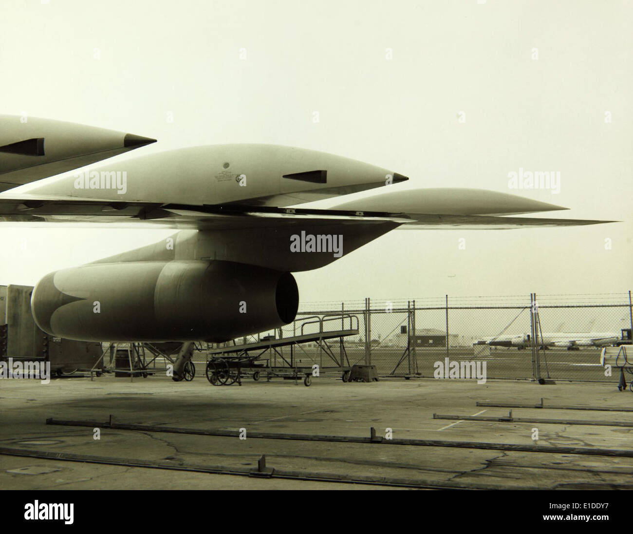 Swept wing hi-res stock photography and images - Alamy