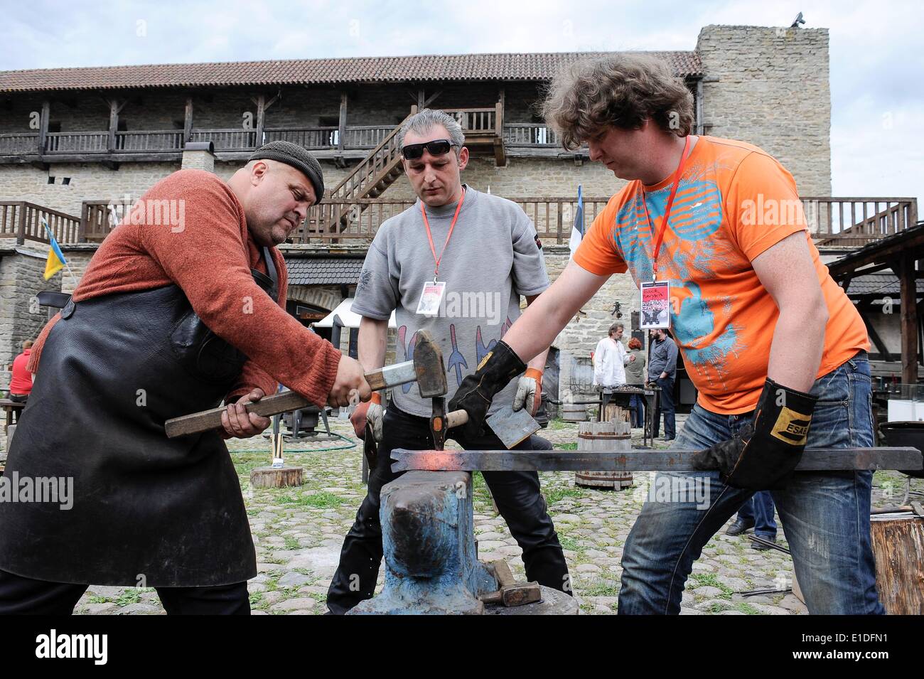 (140601) -- NARVA, June 1, 2014 (Xinhua) -- Grand master Ivar Feloman ...
