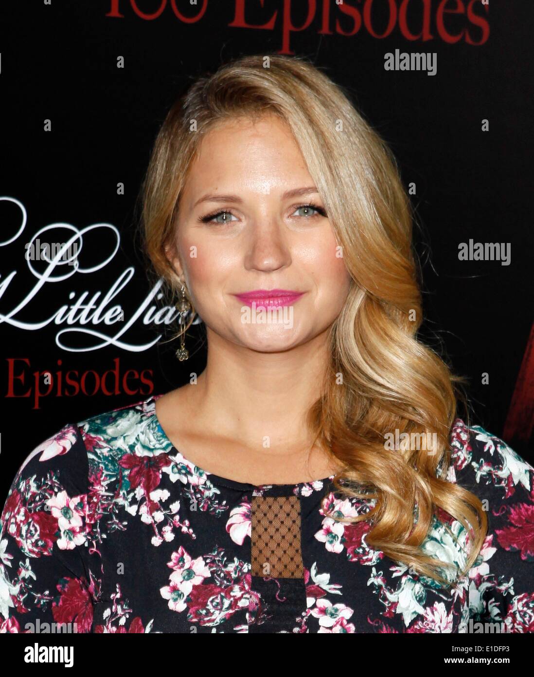 Vanessa Ray's Instagram, Twitter & Facebook on IDCrawl