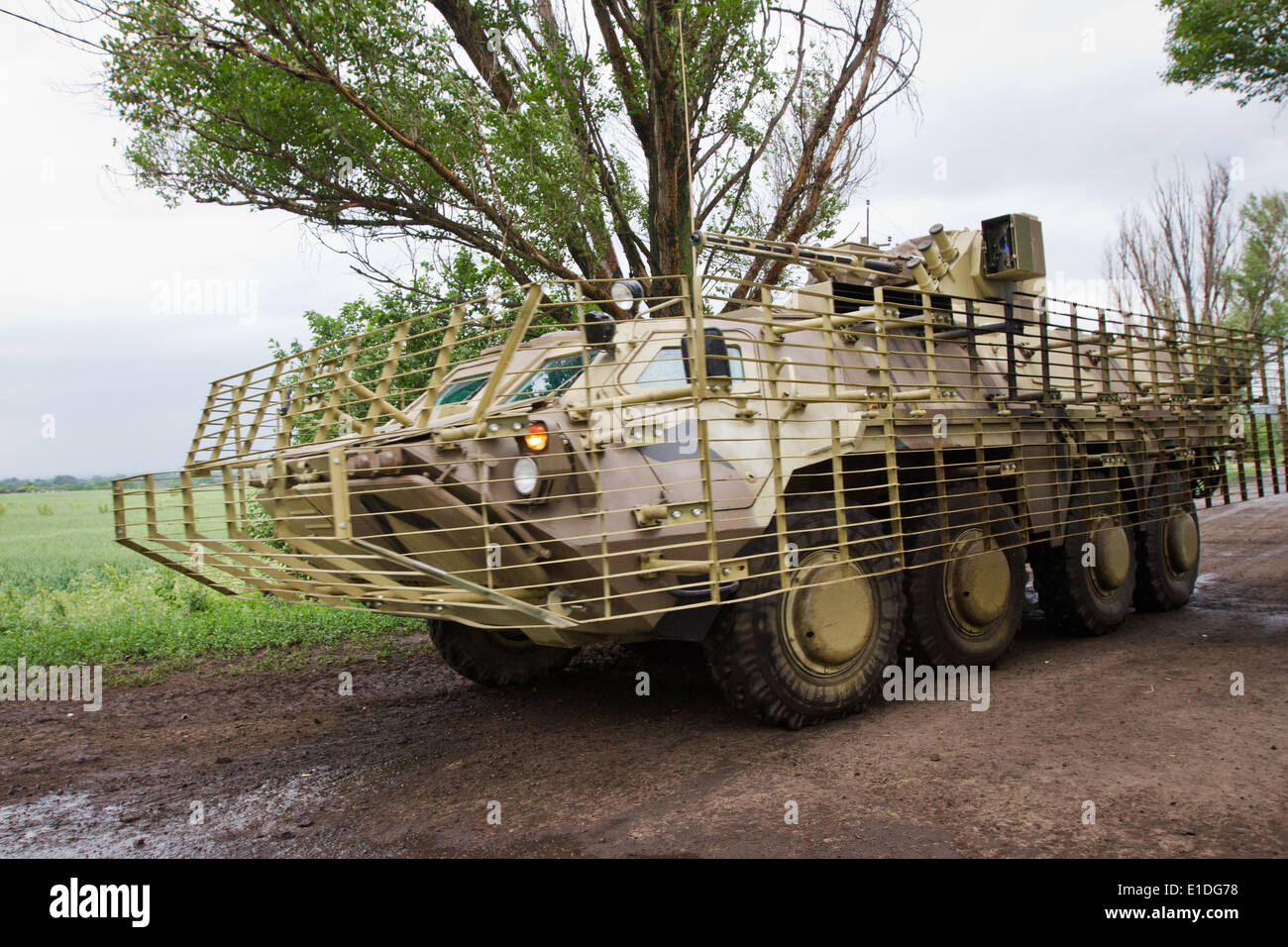 Slaviansk, Ukraine. 31st May, 2014. The Military APC patrols at the ATO ...