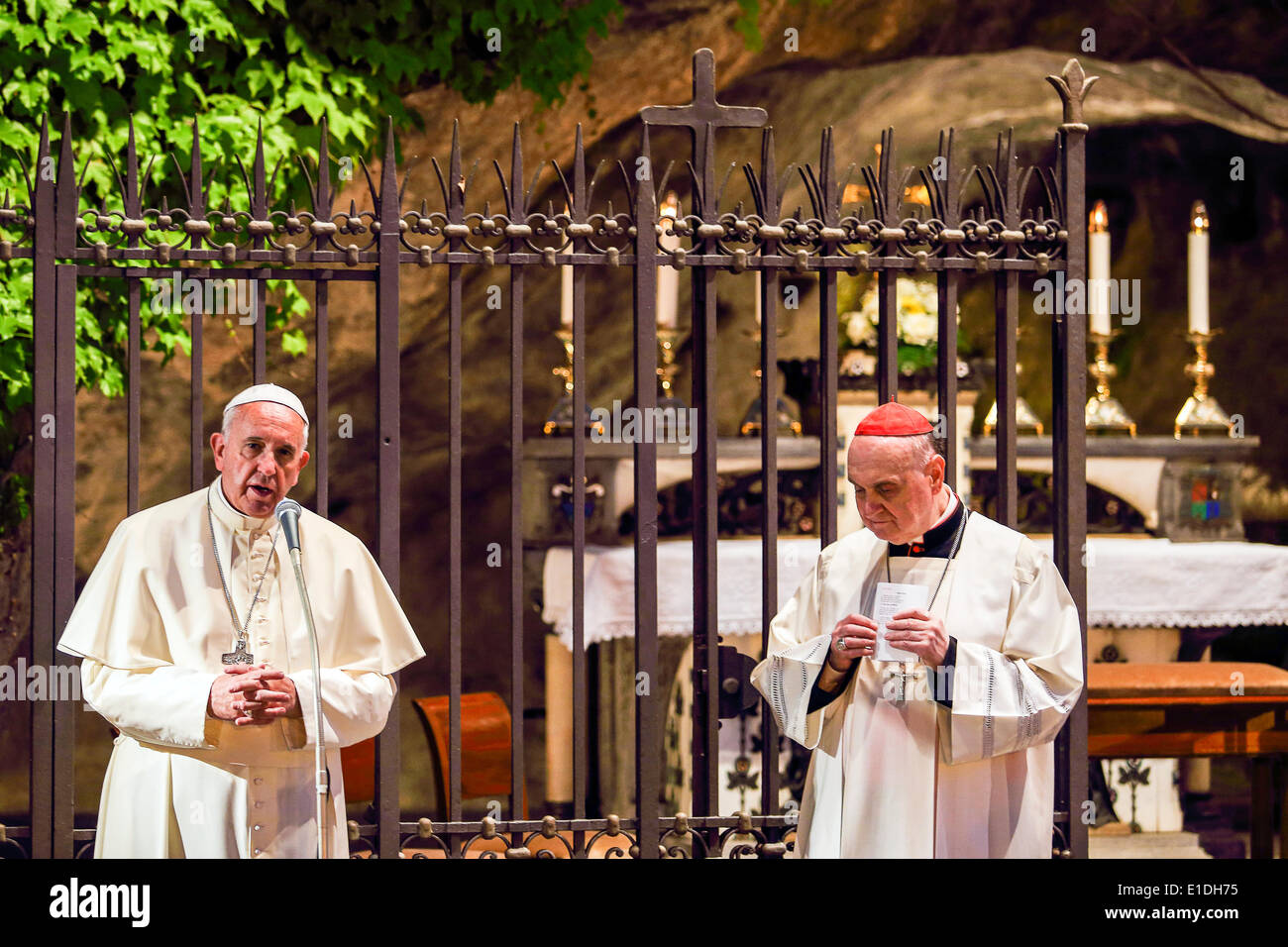 Recitation of holy rosary hi-res stock photography and images - Alamy