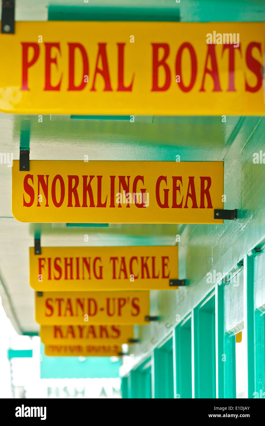 Hanging shop signs hi-res stock photography and images - Alamy