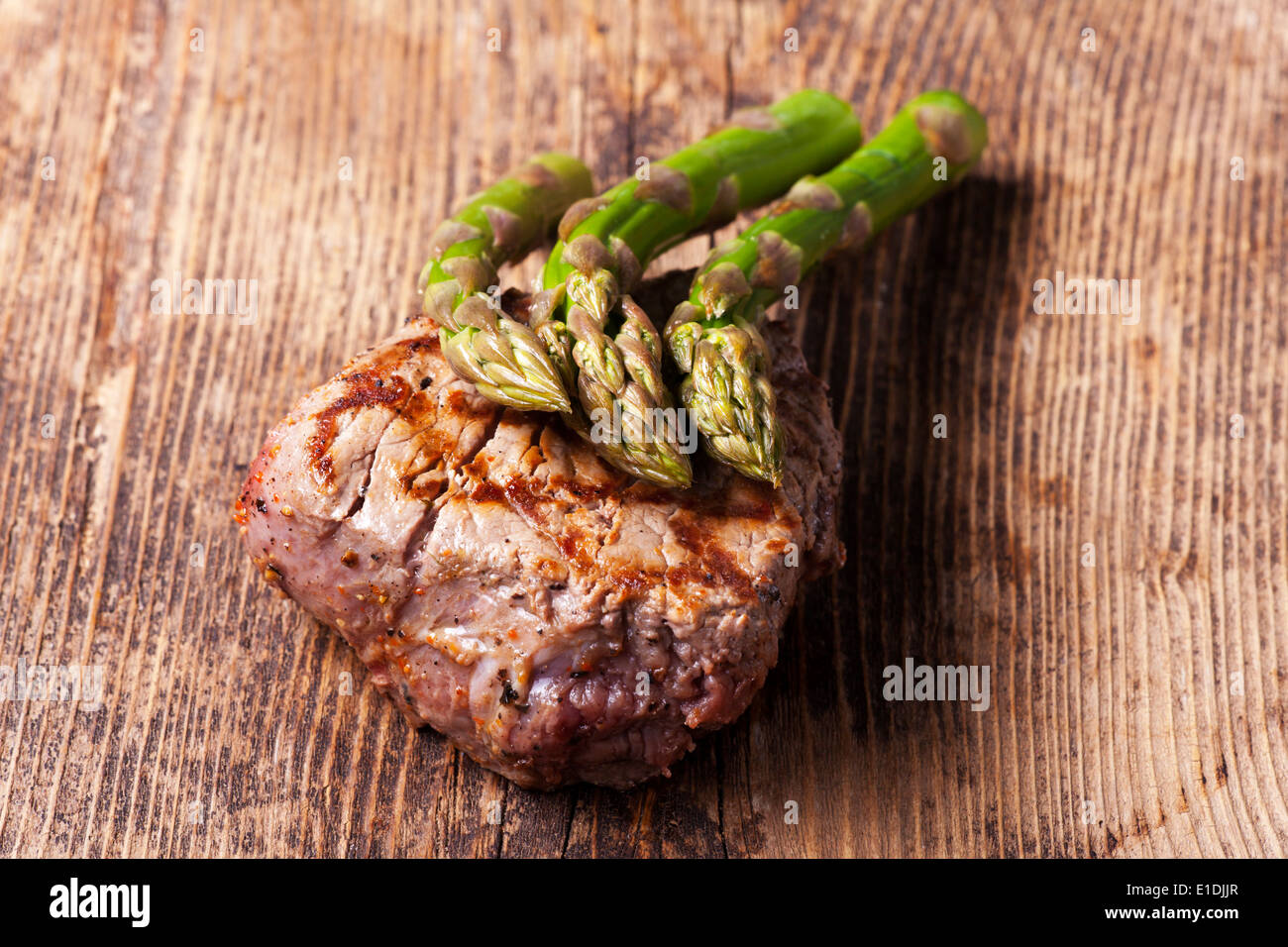juicy grilled steak with asparagus Stock Photo - Alamy