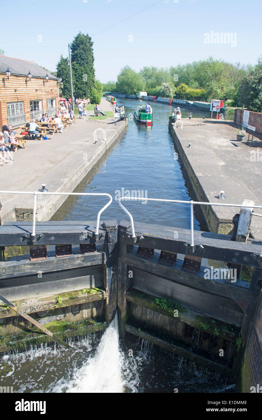 Mountsorrel canal pub england hi-res stock photography and images - Alamy