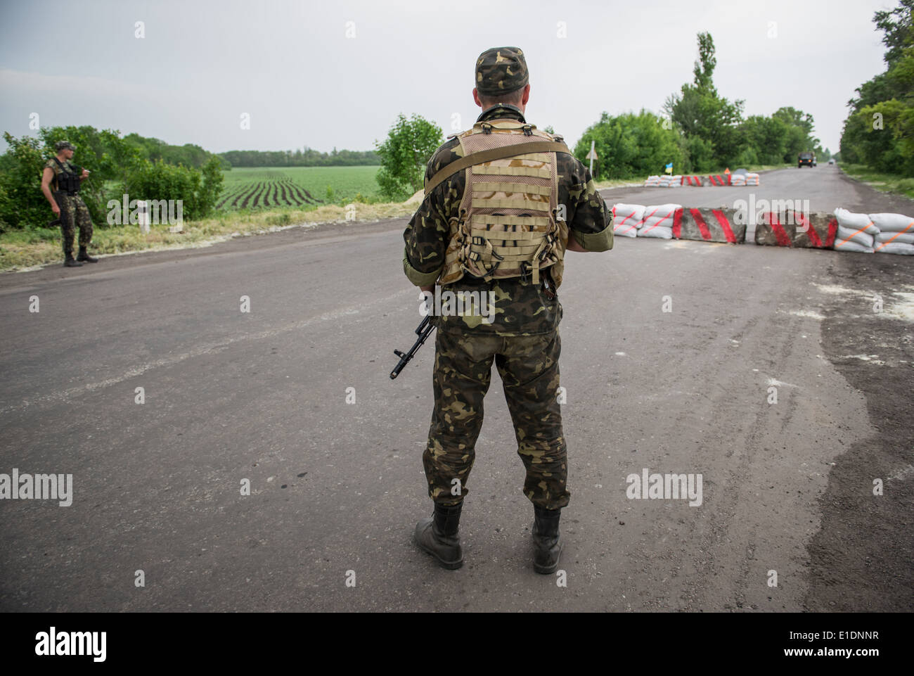 Ukrainian soldiers on a check point near Dobropillia in Donetsk Oblast ...