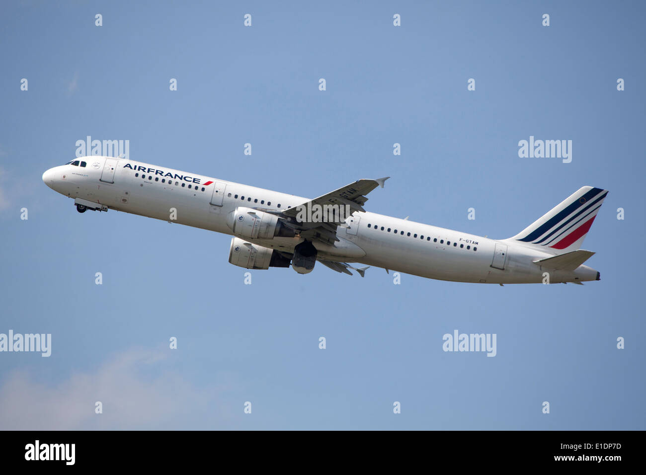 Air France Airbus A321 taking off Stock Photo - Alamy
