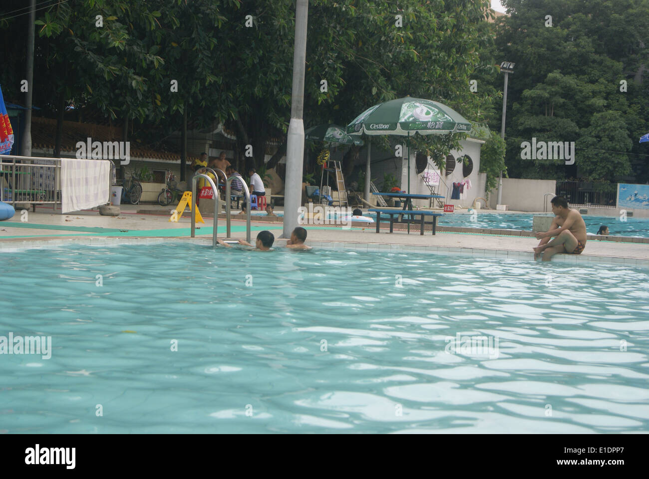 People in the swimming pool to swim Stock Photo - Alamy