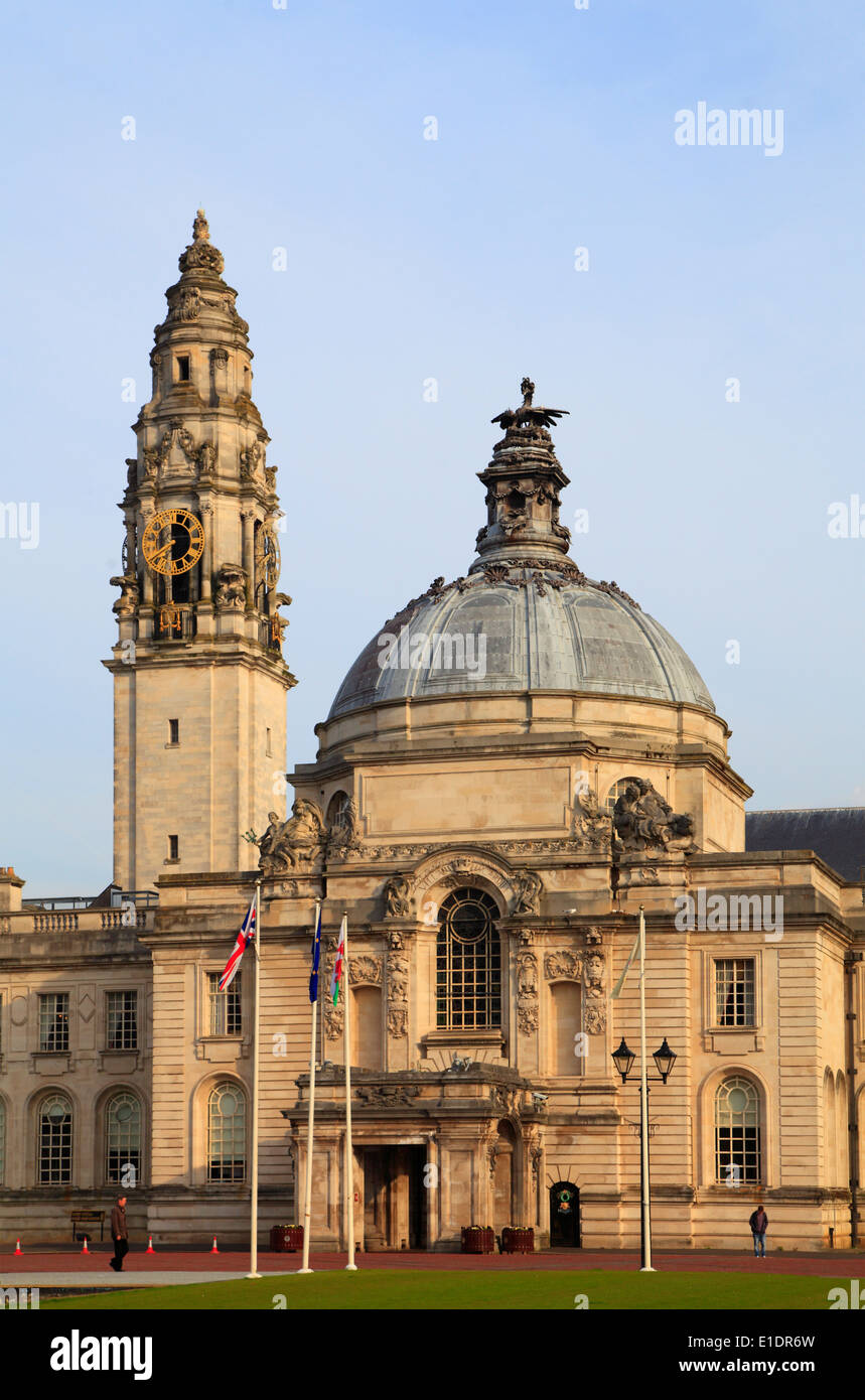 Cardiff city hall hi-res stock photography and images - Alamy