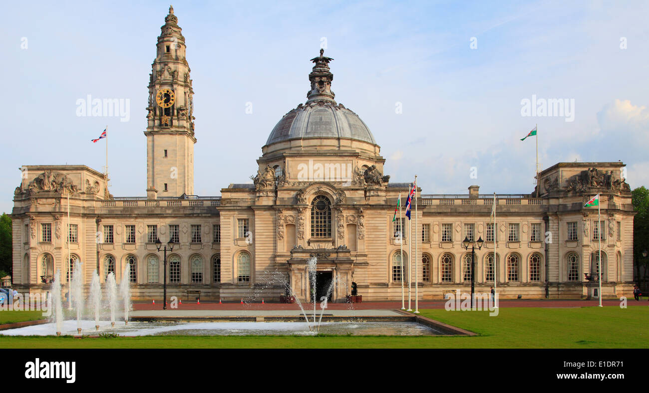 Cardiff city hall hi-res stock photography and images - Alamy