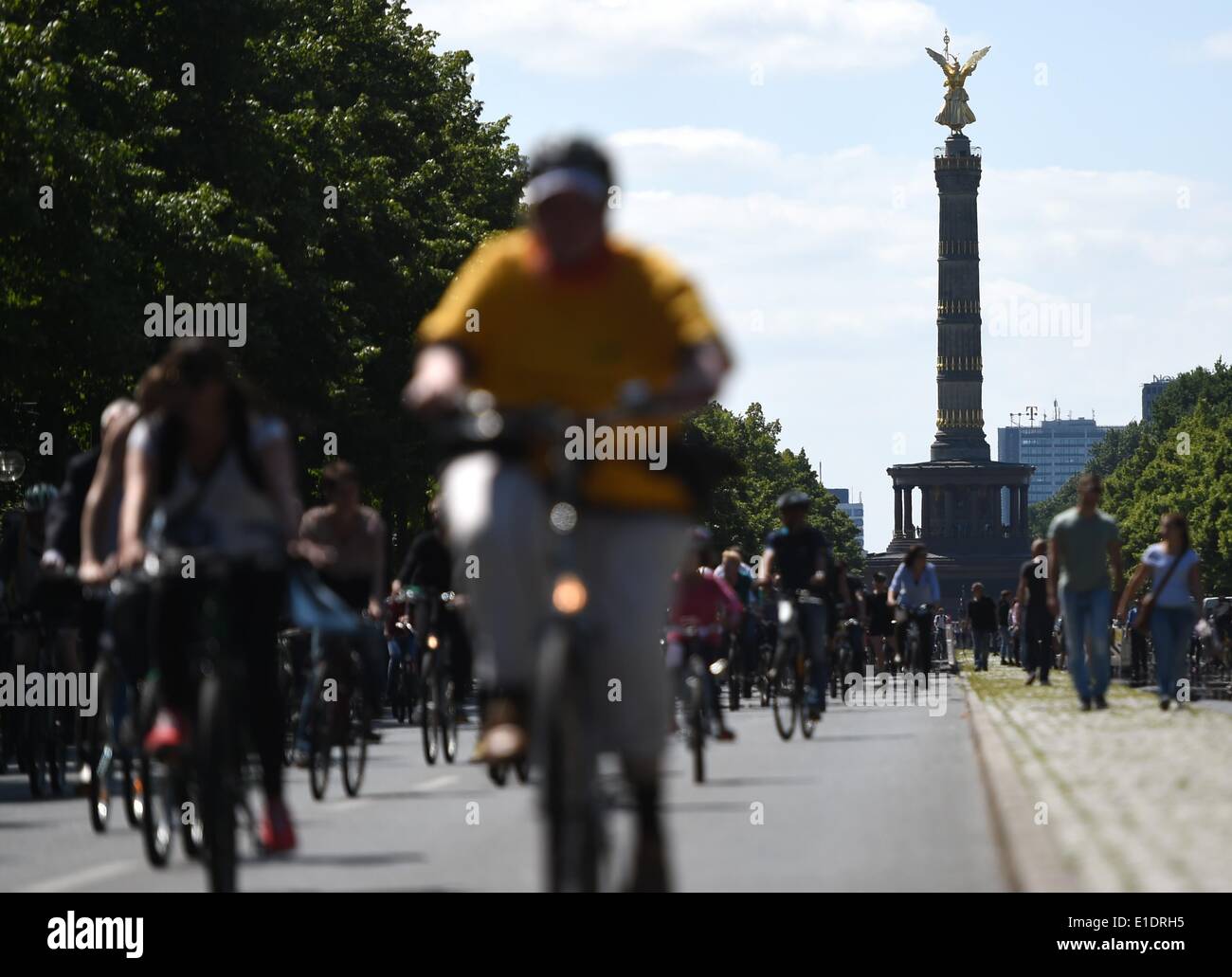 Berlin, Germany. 01st June, 2014. Cyclists at the Victory Column in ...