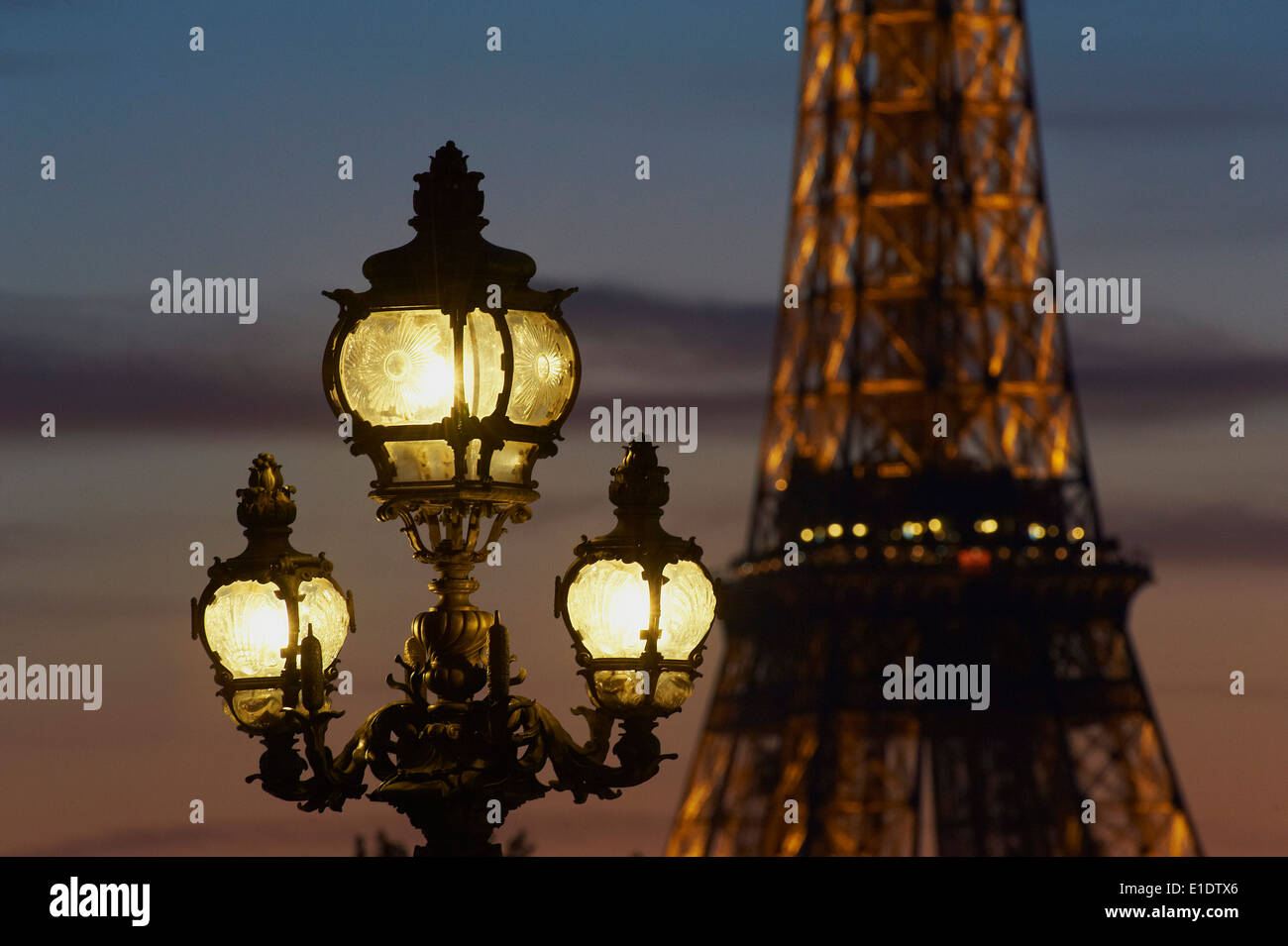 Paris light hi-res stock photography and images - Alamy