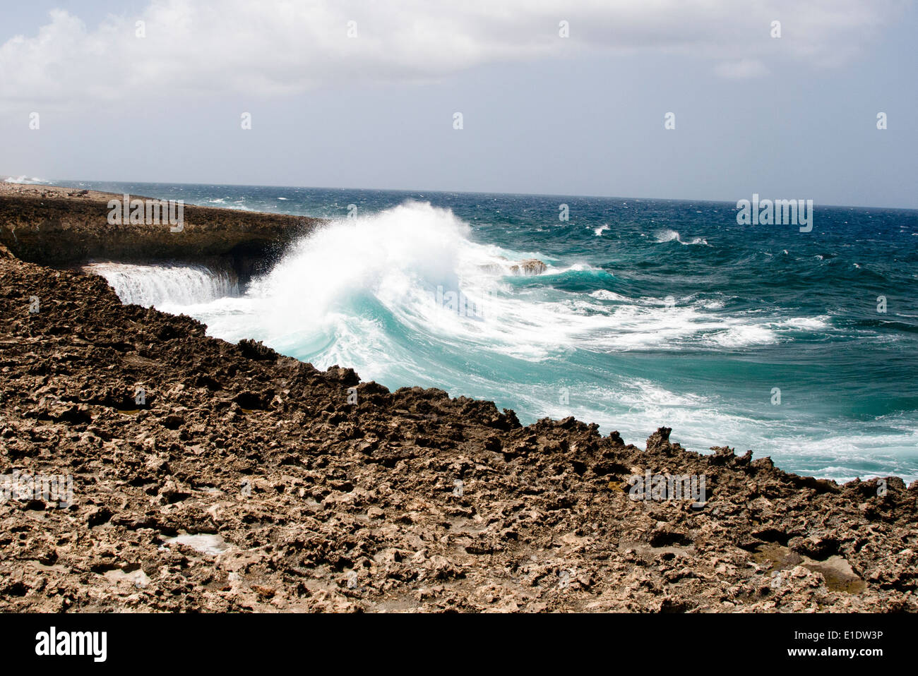 Wave breaking on rocky ledge Stock Photo - Alamy
