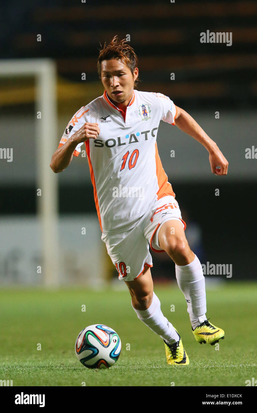 Fukuda Denshi Arena, Chiba, Japan. 31st May, 2014. Riki Harakawa (Ehime ...