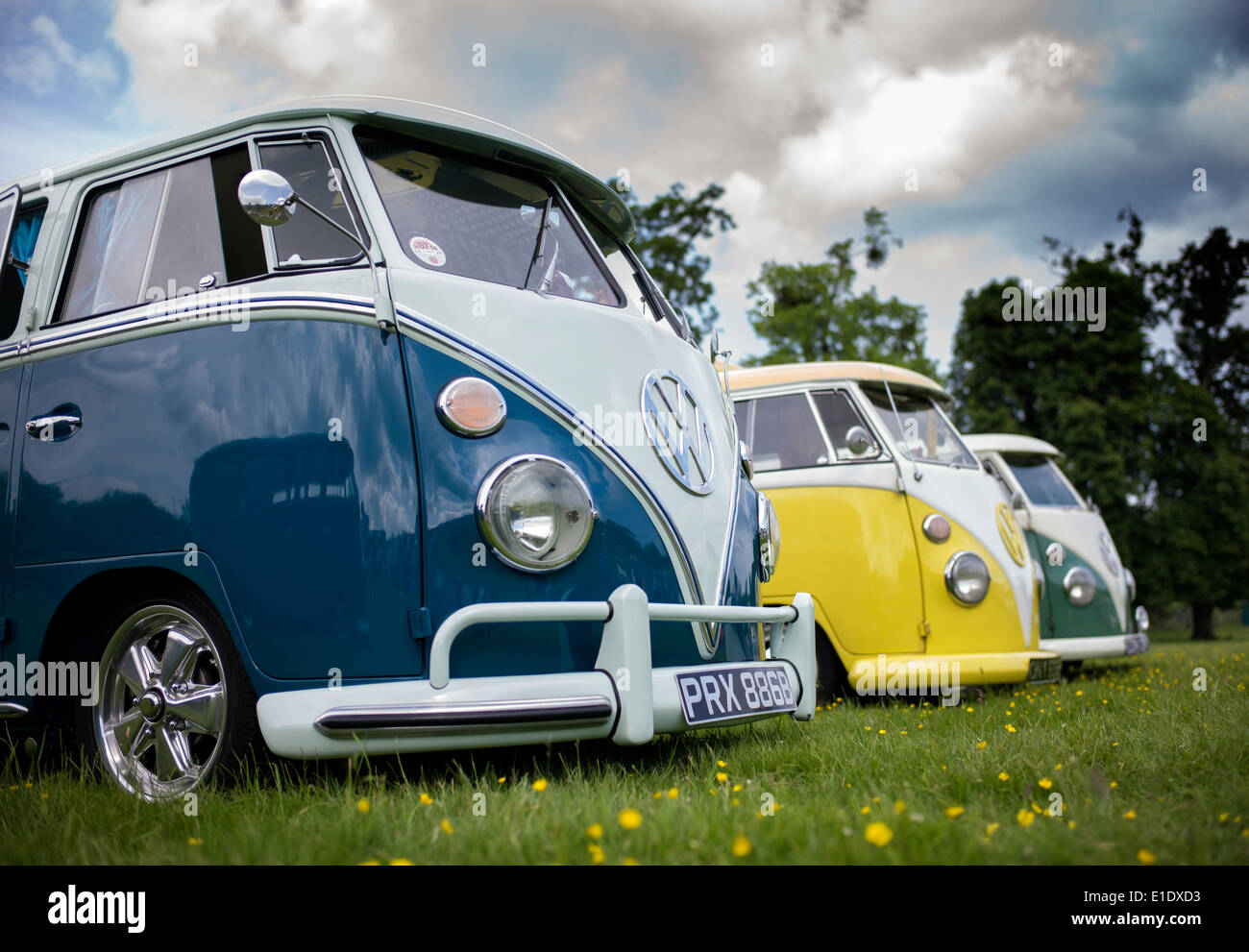 Line of VW Split Screen Volkswagen camper vans at a VW show. England ...