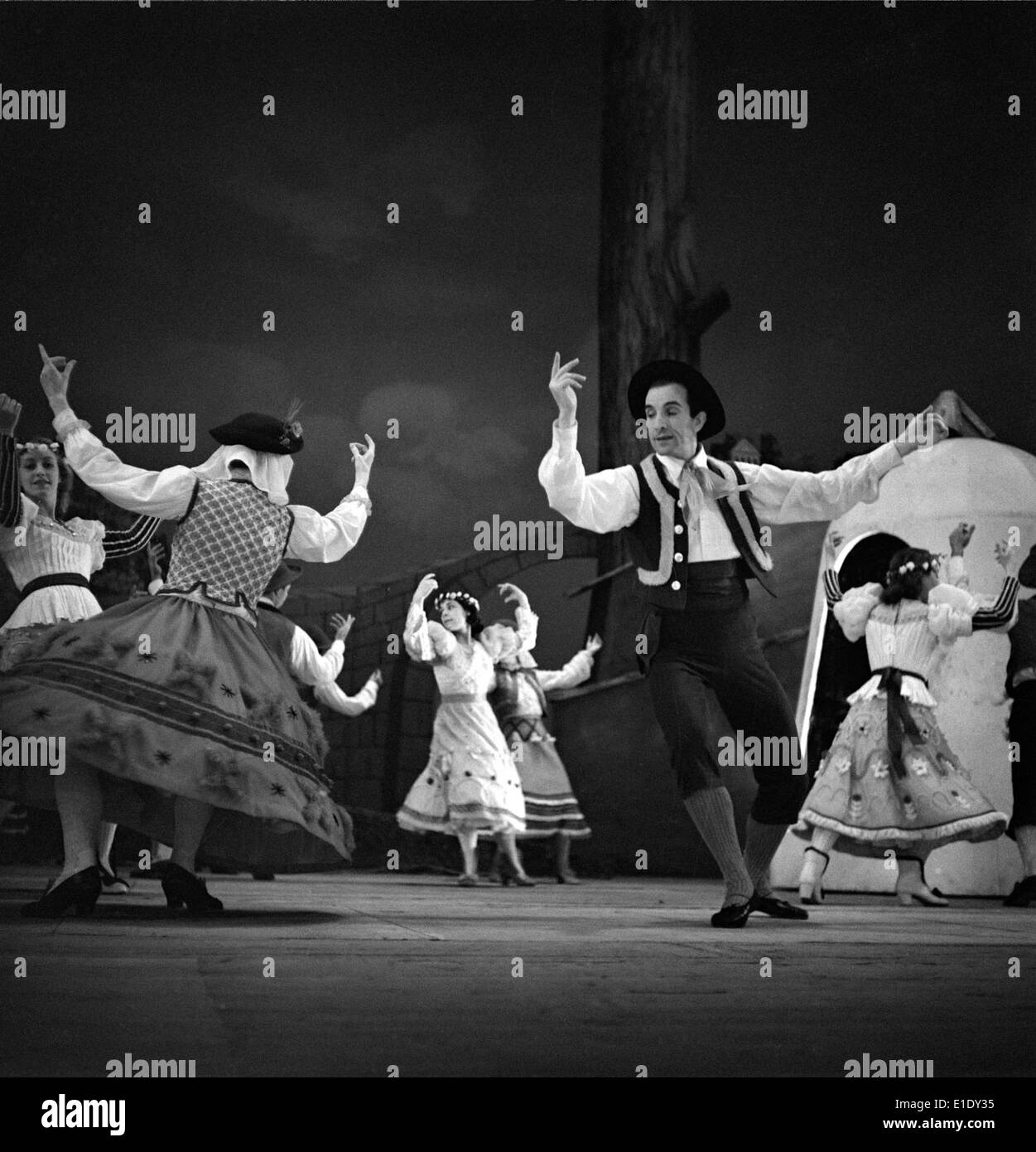 Performance traditional dances in Black and White Stock Photos & Images ...