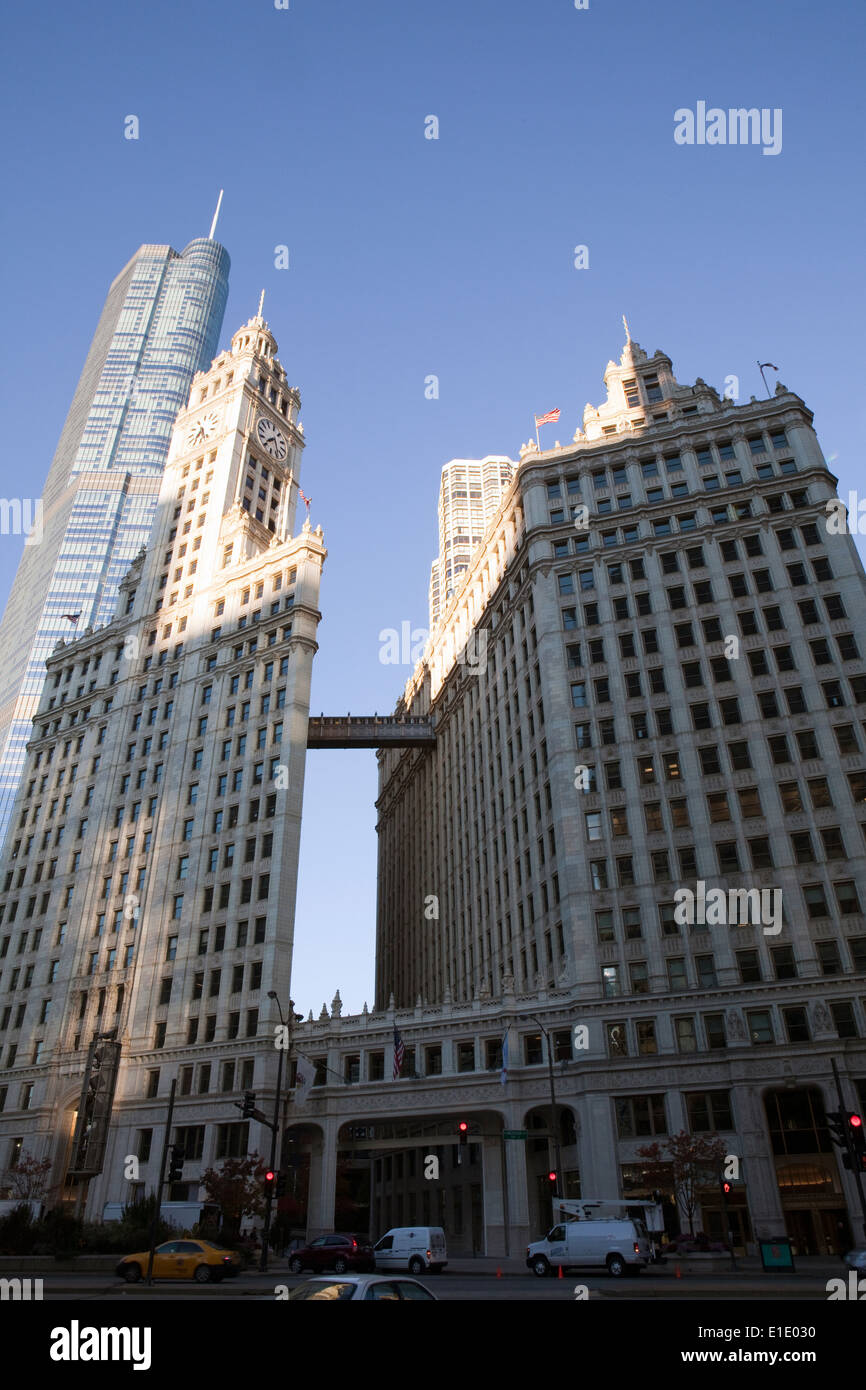 A view of the Wrigley building in Chicago, Illinois Stock Photo - Alamy