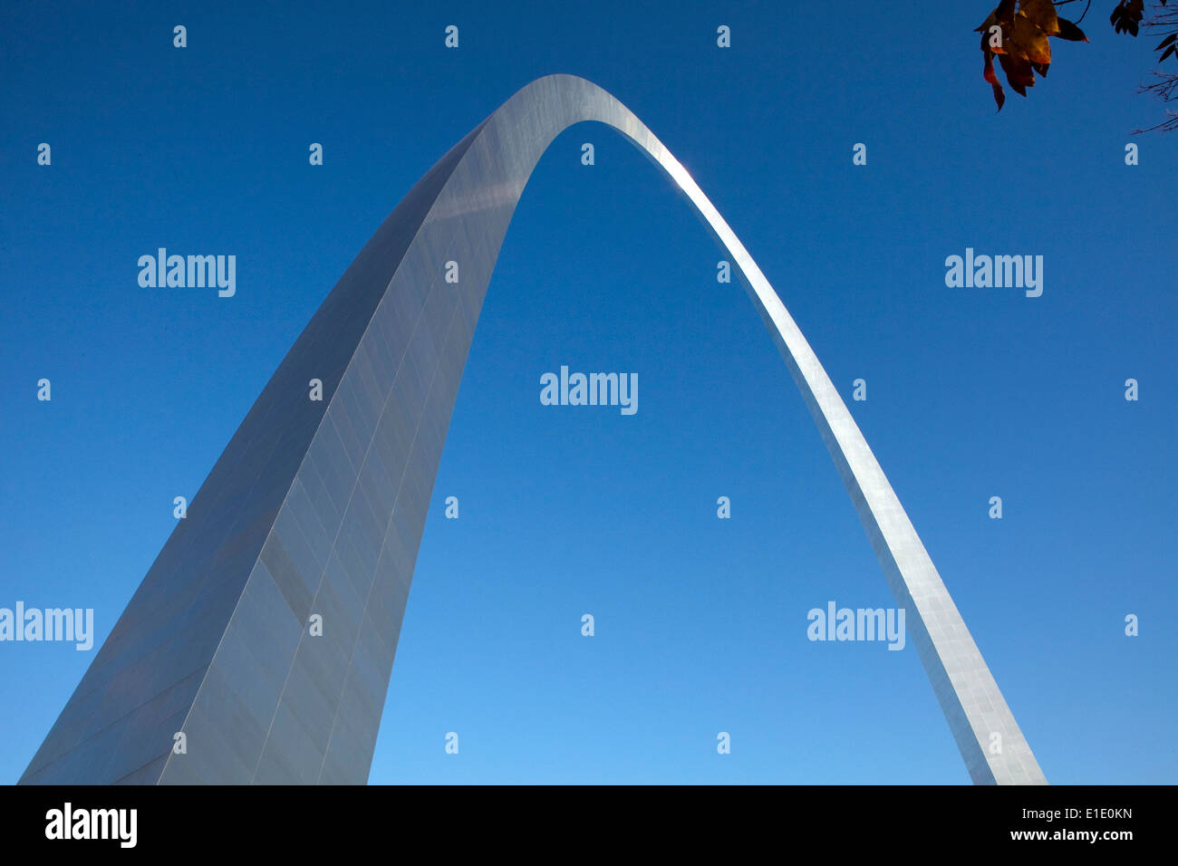 A view of the Gateway Arch in St Louis, Missouri Stock Photo - Alamy