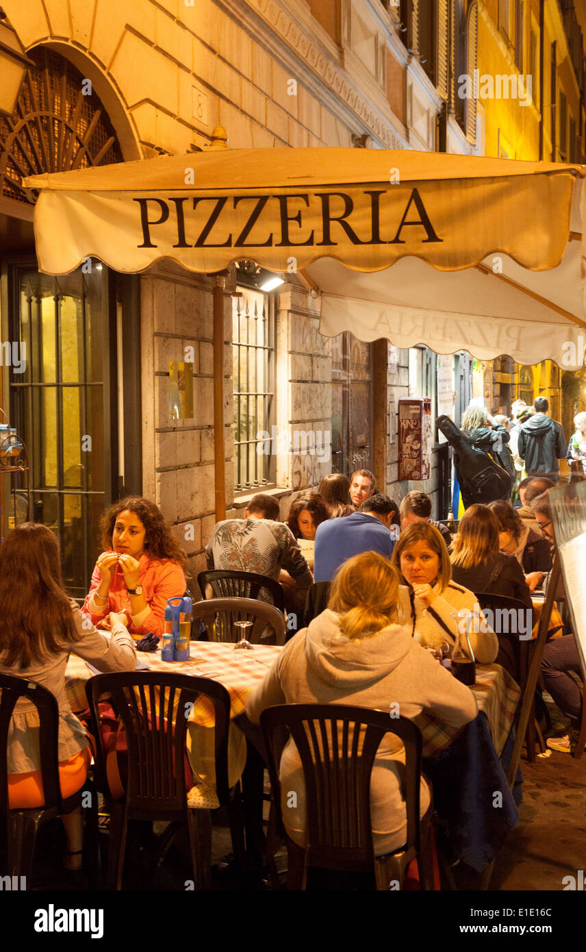 Italy rome trastevere restaurant hi-res stock photography and images ...