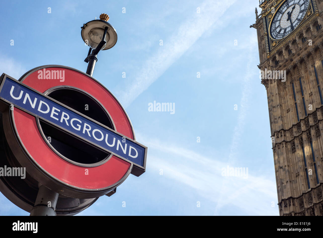London tube sign hi-res stock photography and images - Alamy