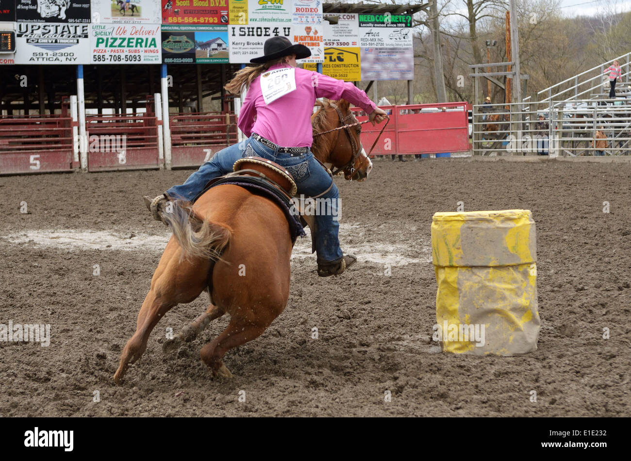 Barrel race hi-res stock photography and images - Alamy
