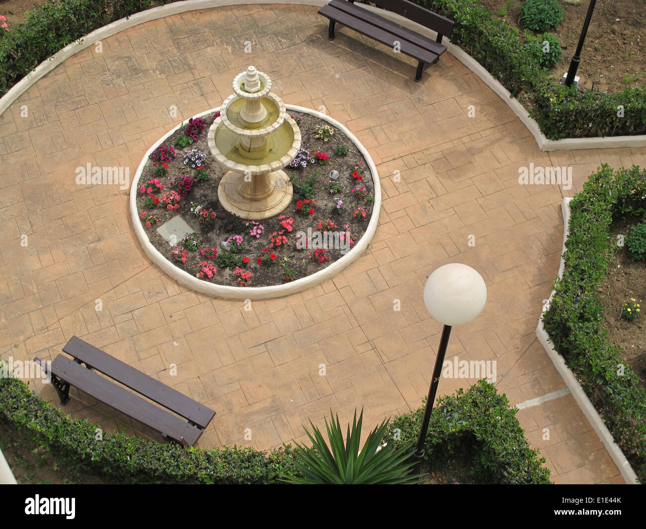 Garden centerpiece hi-res stock photography and images - Alamy