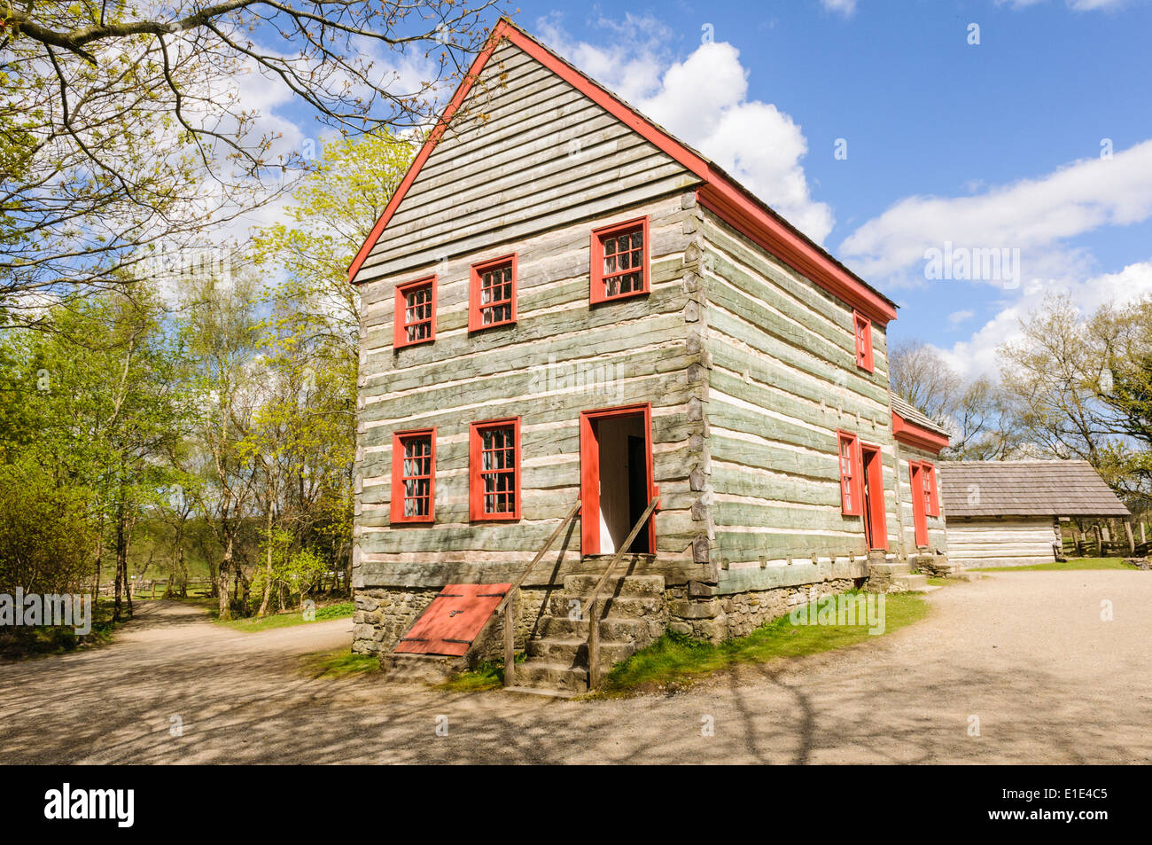 Pennsylvanian wooden farmhouse in the Ulster American Folk Park ...