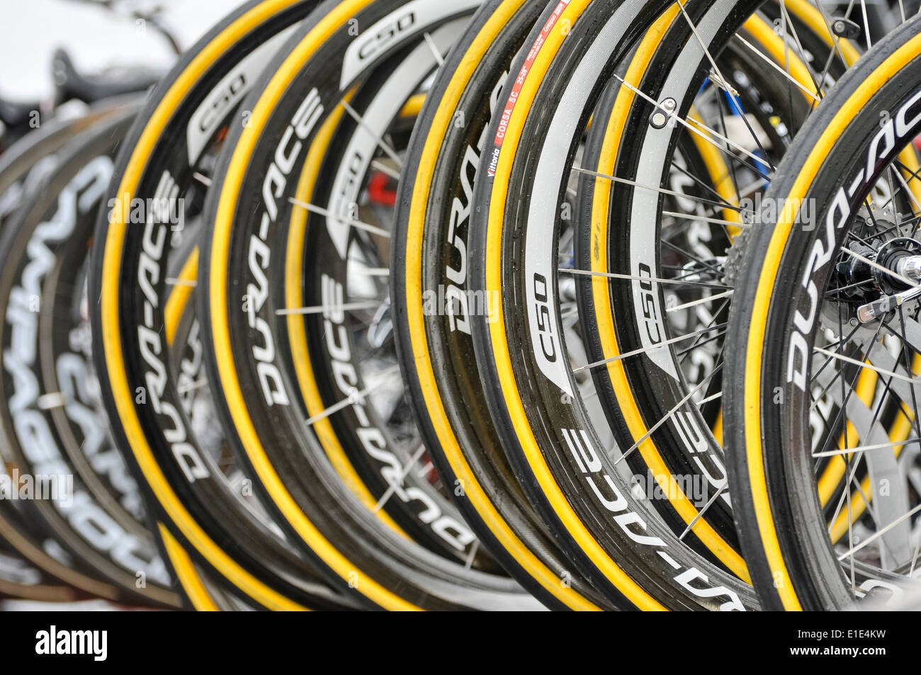 Professional cycle racing hi-res stock photography and images - Alamy