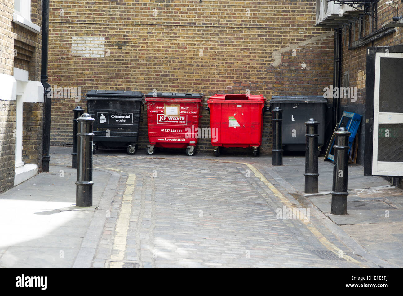 London garbage collection hi-res stock photography and images - Alamy