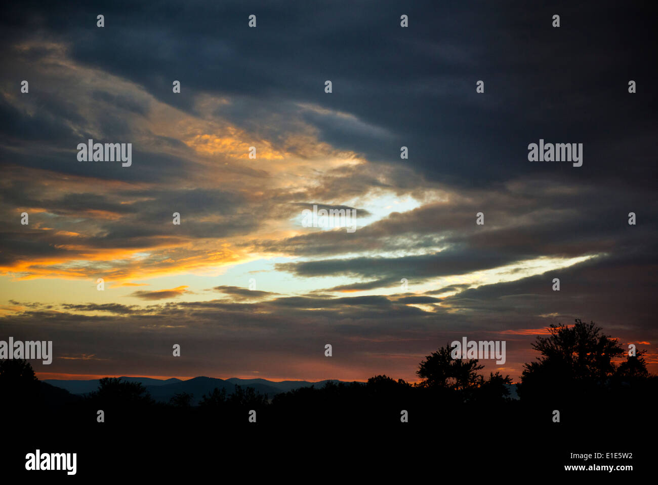 Big dramatic sky landscape hi-res stock photography and images - Alamy