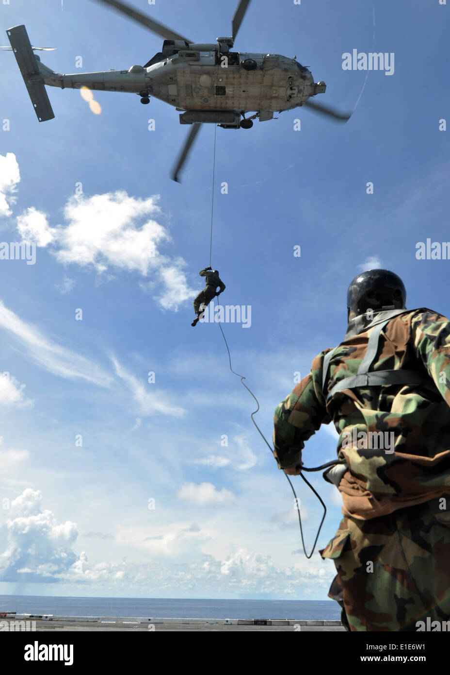 U s navy diver 2nd class brody dorton hi-res stock photography and ...