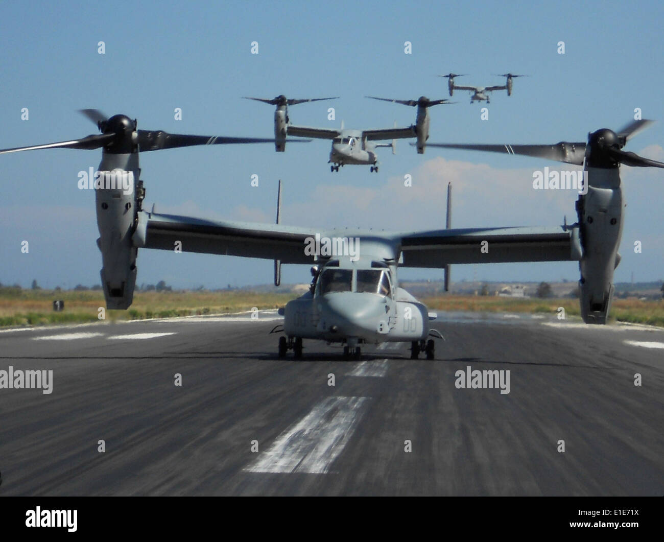 Marine medium tilt rotor squadron reinforced hi-res stock photography ...