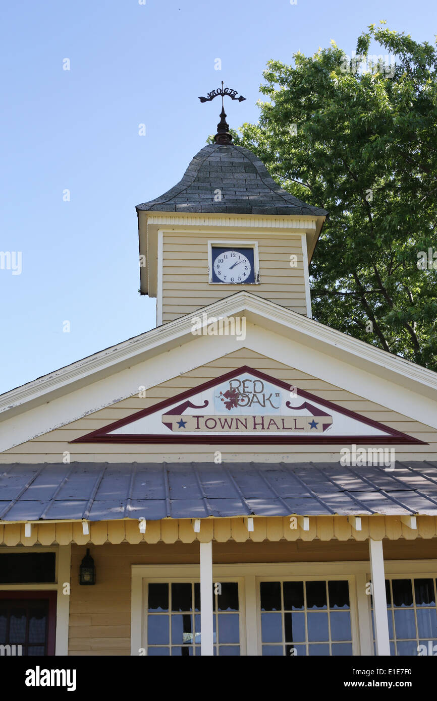 The town hall at Red Oak II, in Carthage, Missouri Stock Photo - Alamy