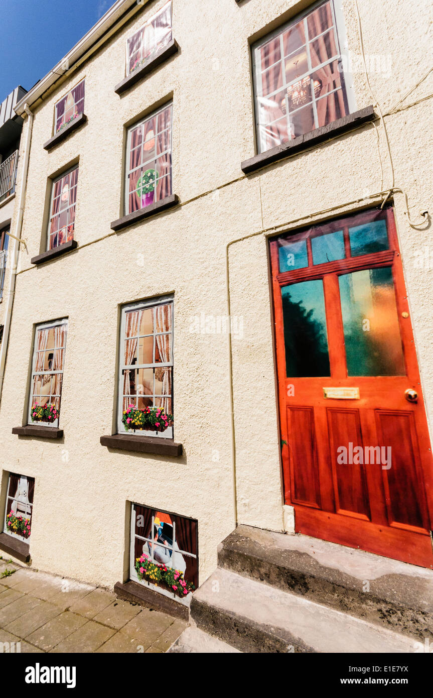 House boarded up windows hi-res stock photography and images - Alamy