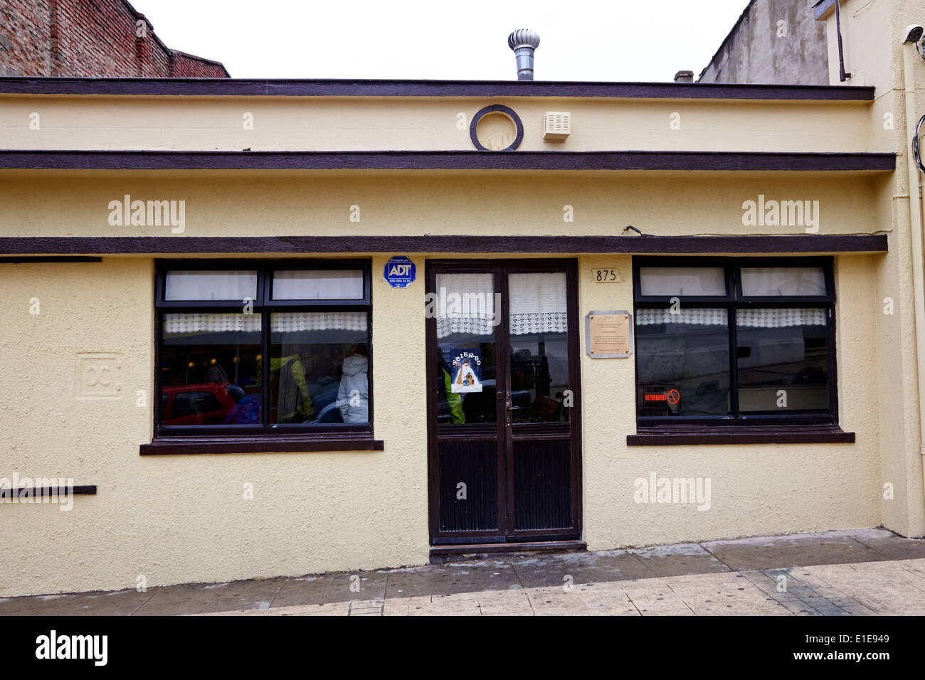 Kiosko cafe hi-res stock photography and images - Alamy