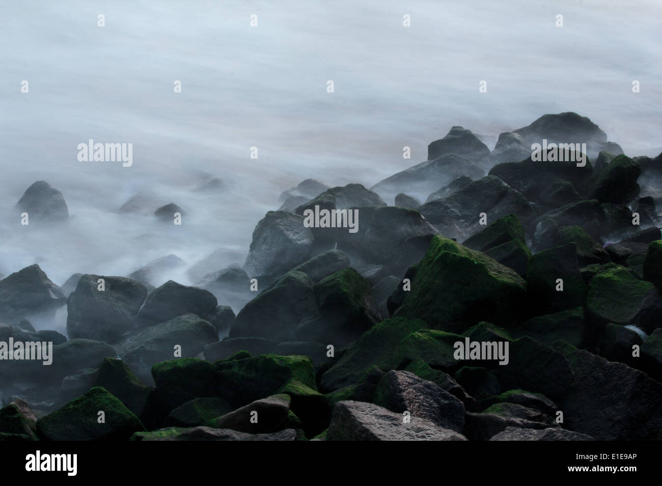 Ocean waves hitting rugged hi-res stock photography and images - Alamy