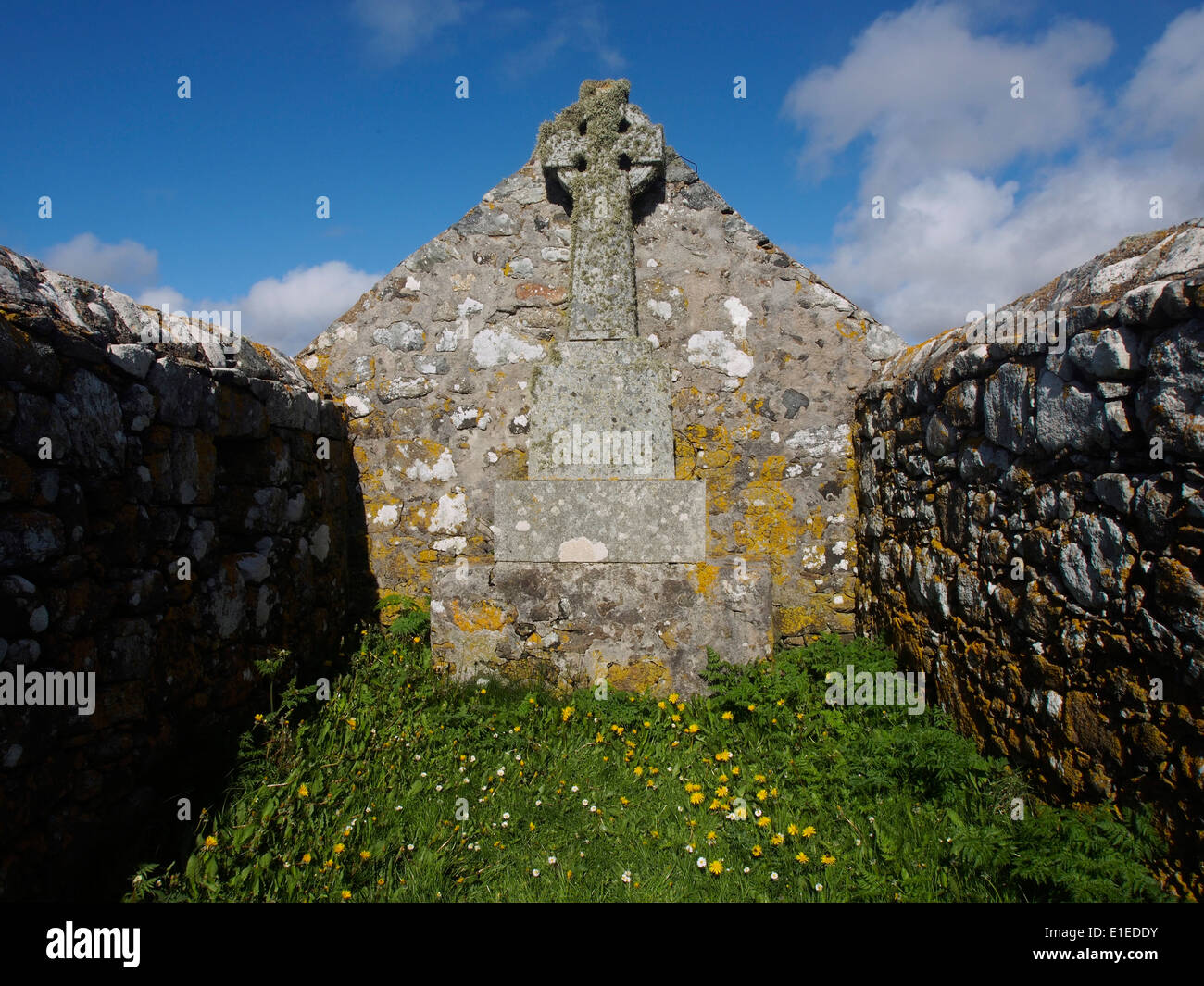 Ruined chapel hi-res stock photography and images - Alamy