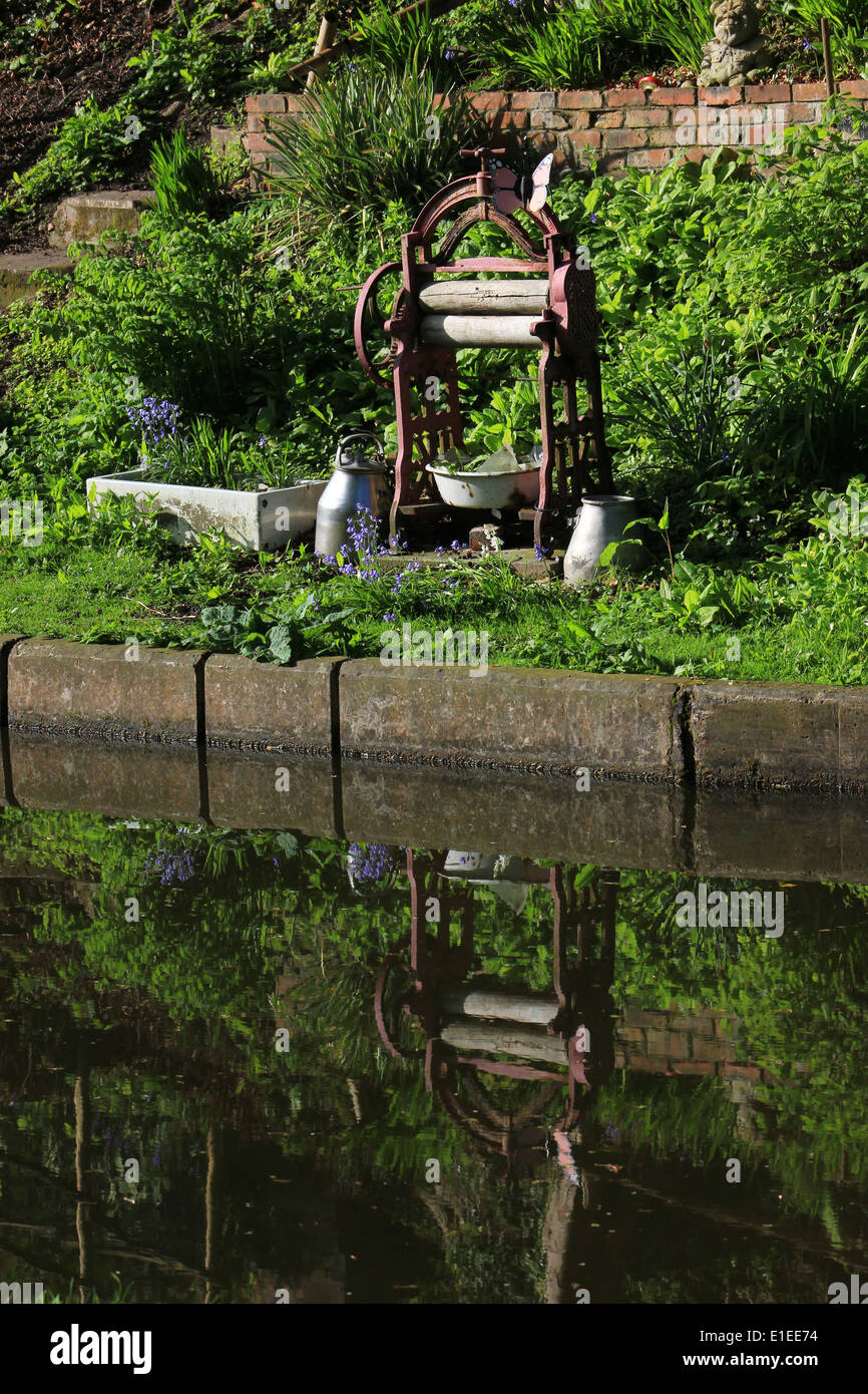 Old mangle hi-res stock photography and images - Alamy