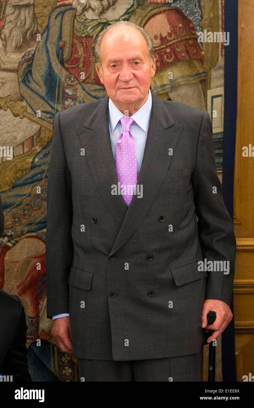 King Juan Carlos of Spain poses for the photographers during the 'Gran ...
