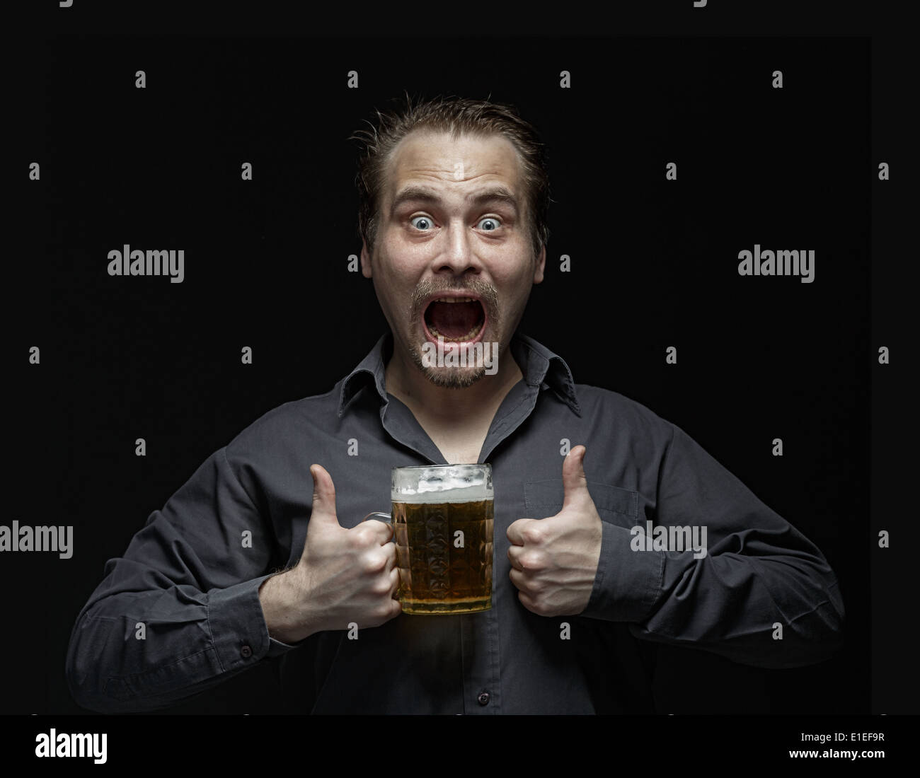 Drunk men bar hi-res stock photography and images - Alamy