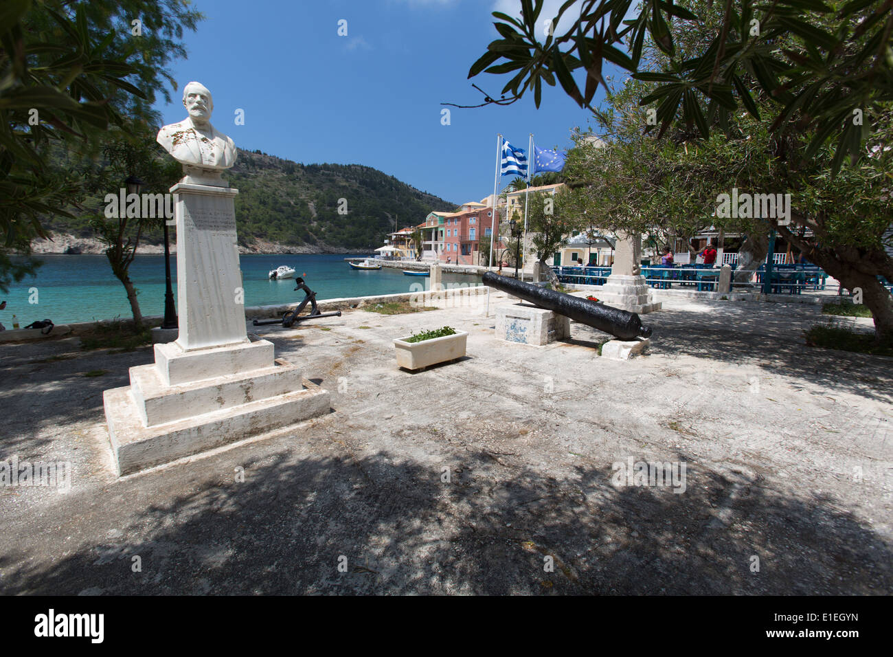 Village of Assos, Kefalonia. Picturesque view of Assos village square ...