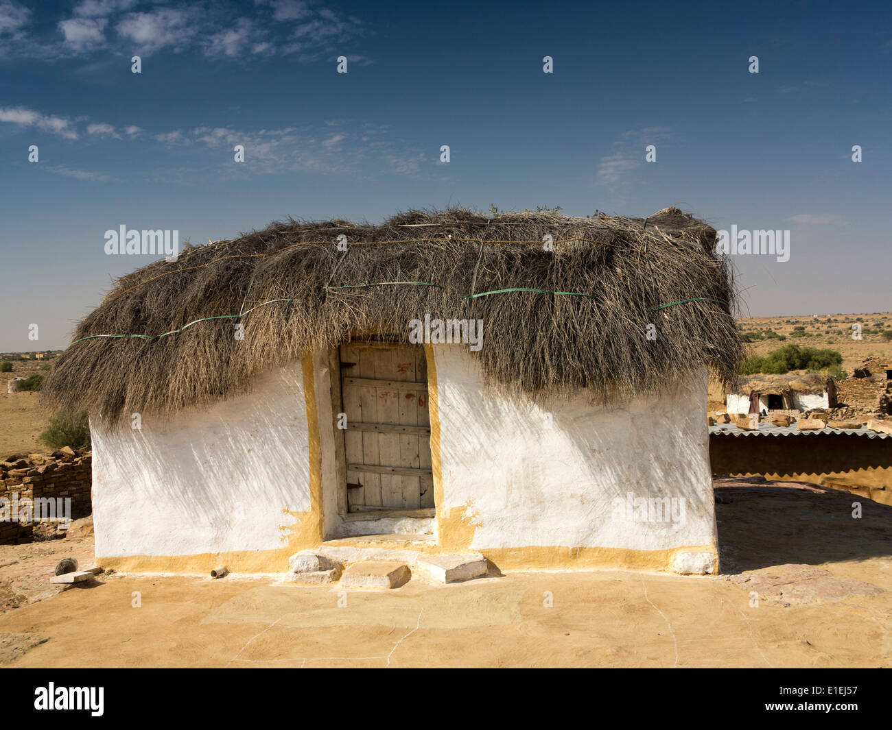 India, Rajasthan, Jaisalmer, Thar Desert farm, thatched Guest House ...