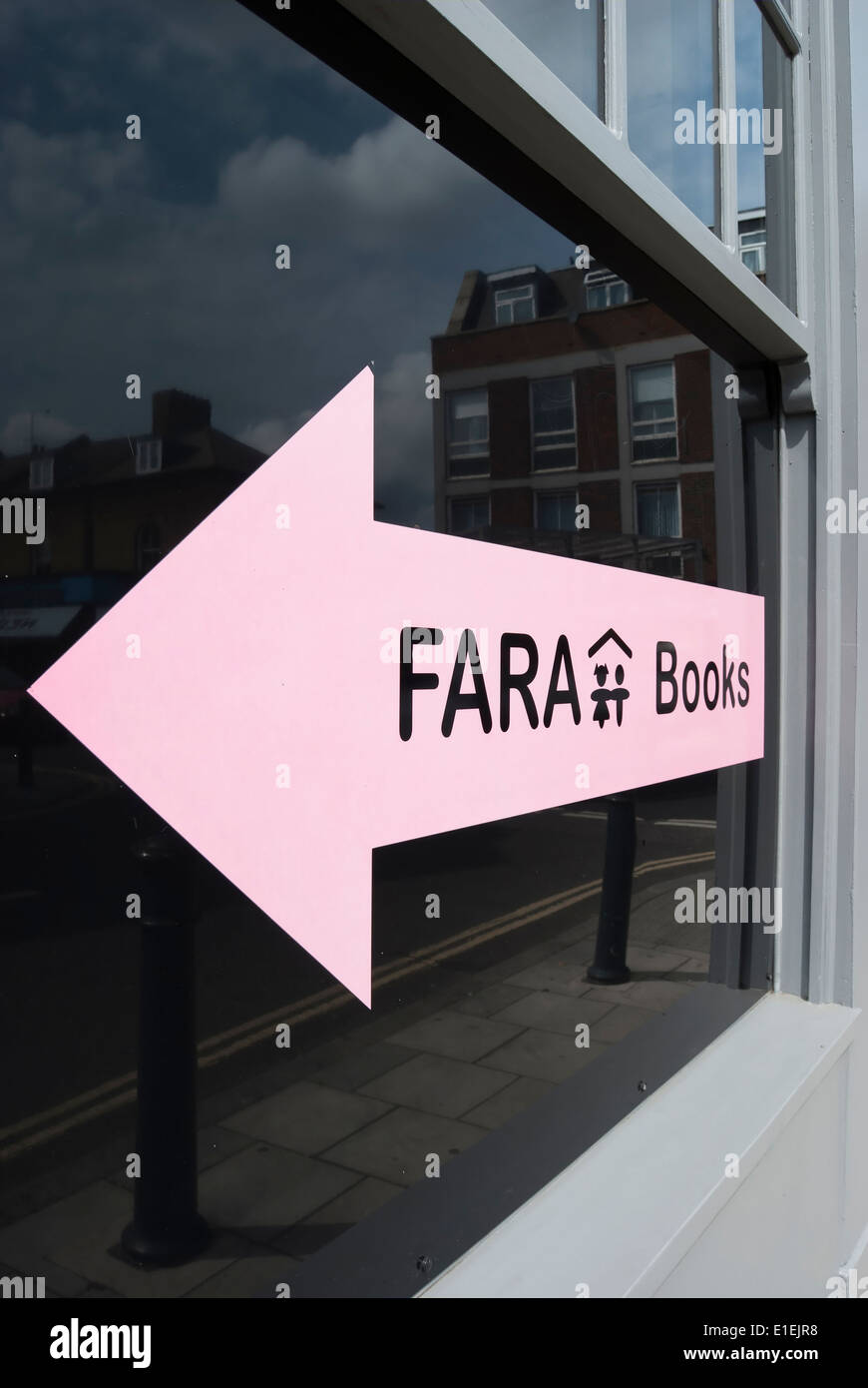 Fara charity store hi-res stock photography and images - Alamy