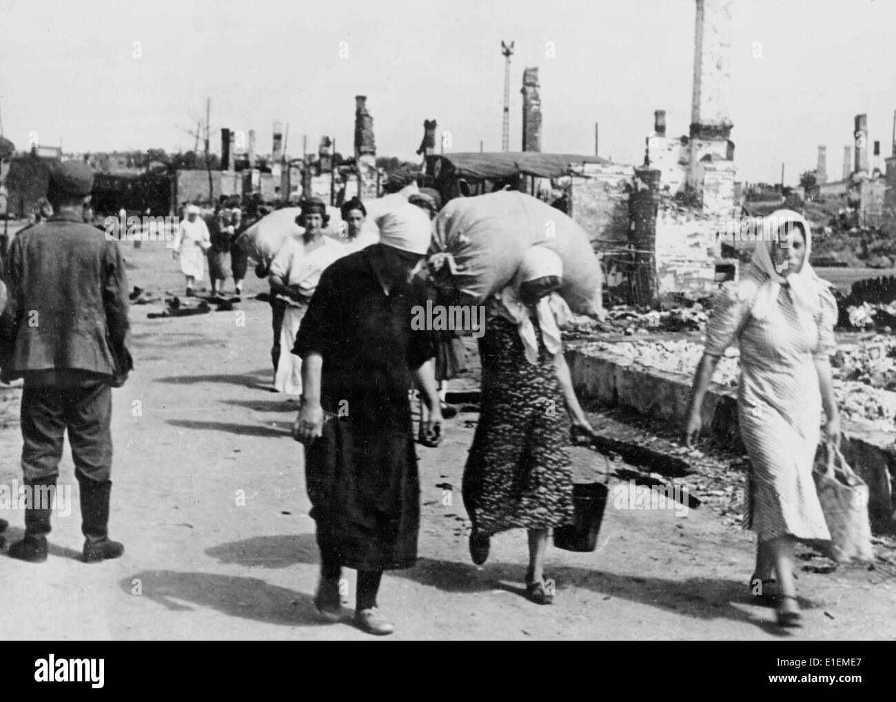 Propaganda text! from Nazi news reporting on the back of the picture ...