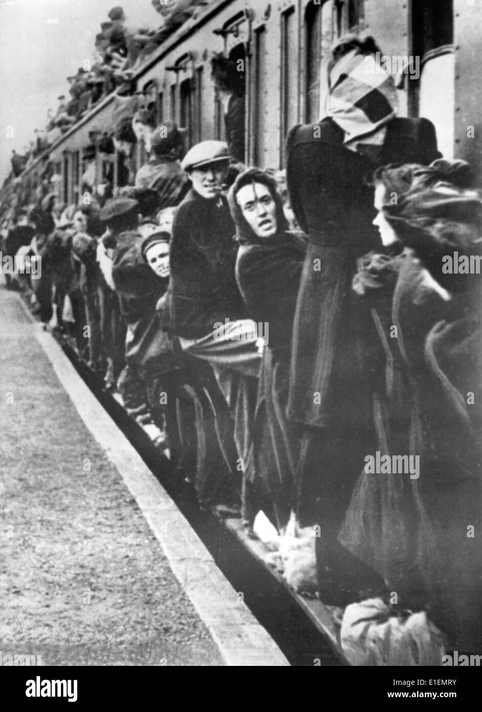 German refugees railway 1944 hi-res stock photography and images - Alamy