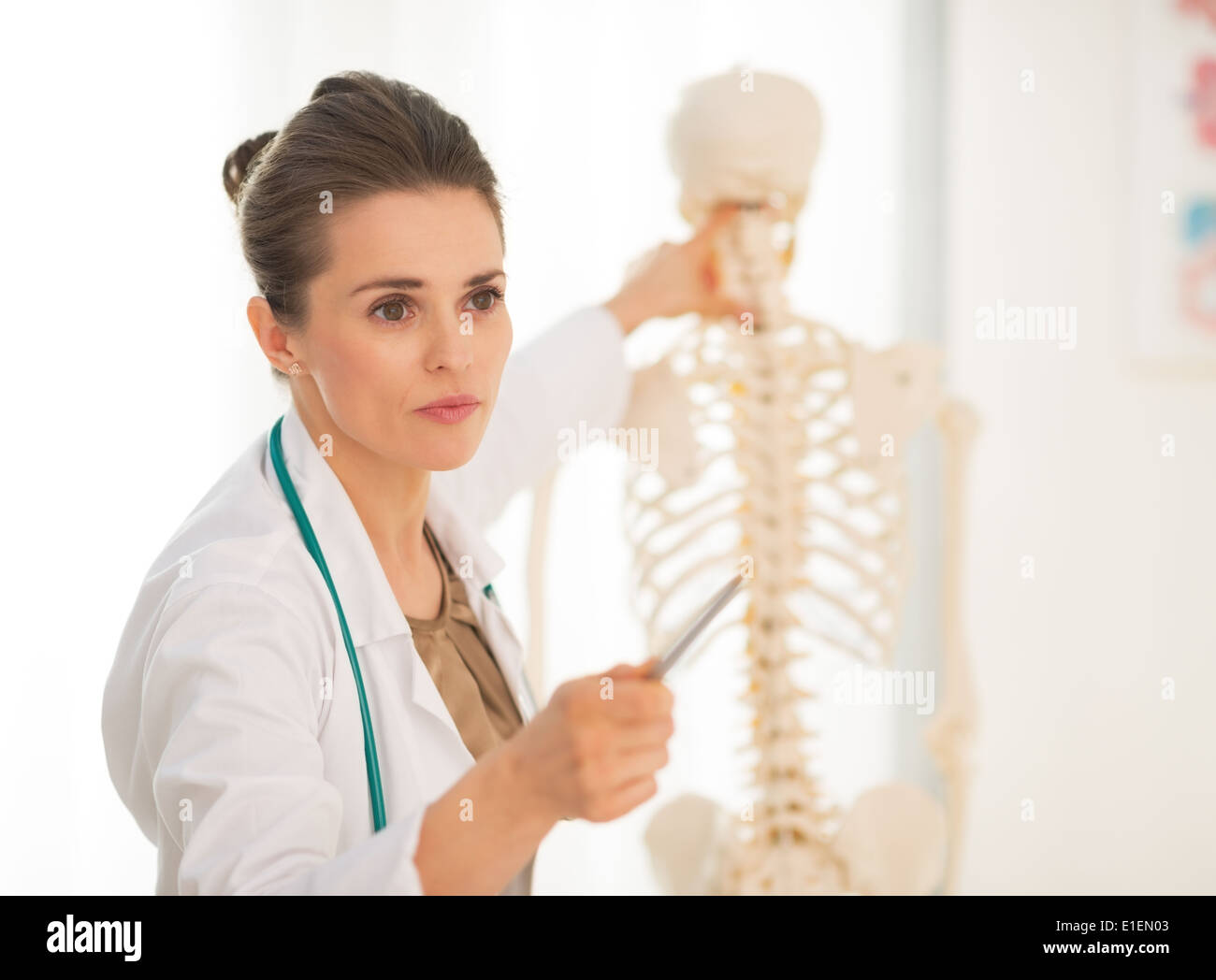 Medical doctor woman teaching anatomy using human skeleton model Stock ...