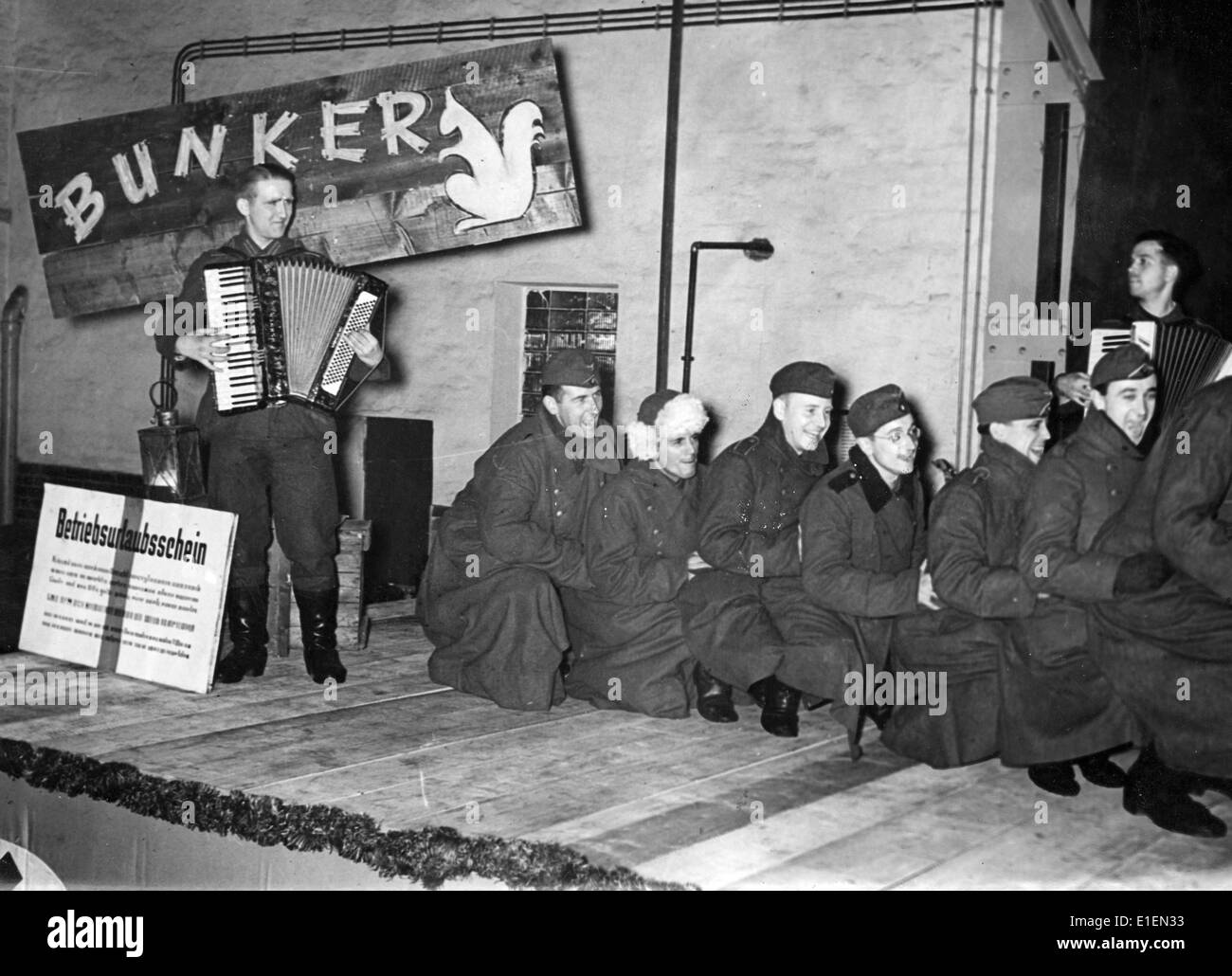 Actors from back stage hi-res stock photography and images - Alamy