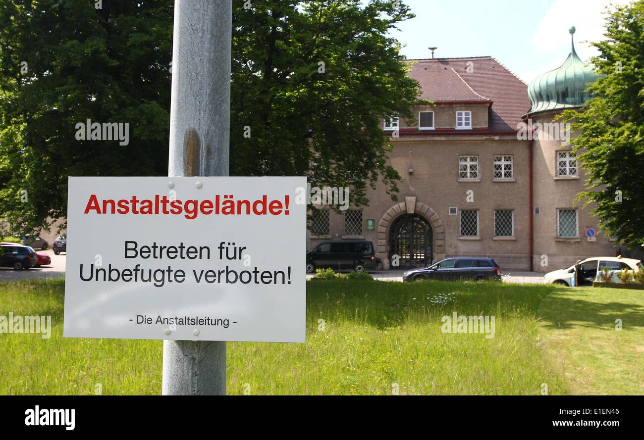 A sign with the lettering 'Penal facility! Access for unauthorized is ...