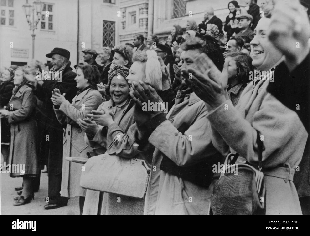 The residents greet the German troops as they march into Soviet ...