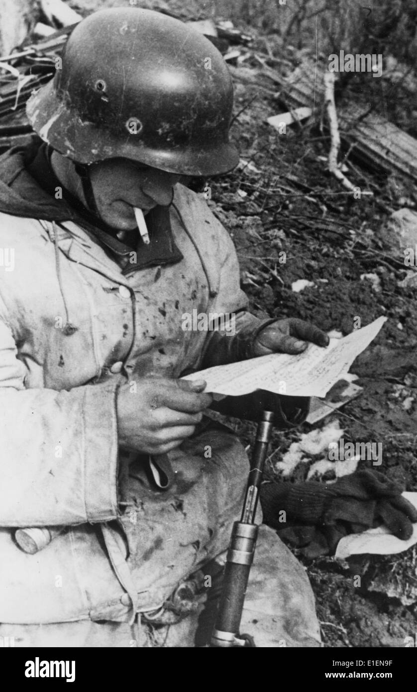 World war two soldier letter hi-res stock photography and images - Alamy